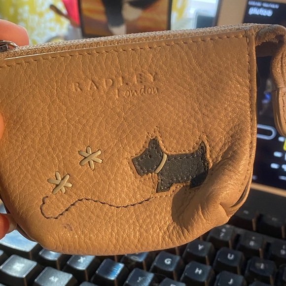 RADLEY LONDON | Bags | Radley London Coin Purse Featuring The Signature ...